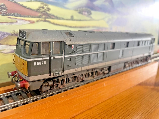 LIMA CLASS 31 D5679 in GREEN LIVERY, Modified and Weathered. £38.64 ...