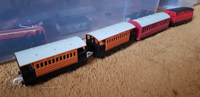 TOMY TRACKMASTER THOMAS and Friends - Rake of Coaches EUR 12,85 ...