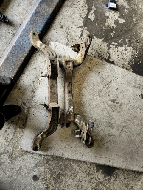 VAUXHALL INSIGNIA 1.6 Cdti HATCHBACK 2015 REAR SUBFRAME £75.00 ...