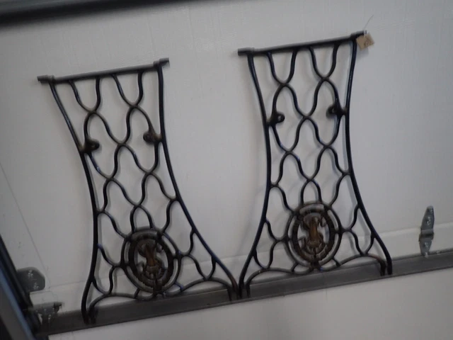 ANTIQUE SINGER TREADLE Sewing Machine Base Legs Iron Steam Punk # 109 £ ...