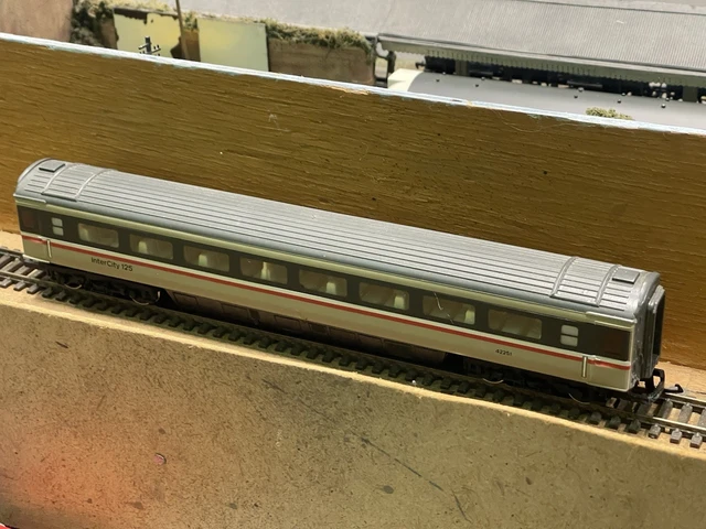 HORNBY OO GAUGE Model Railway Intercity 125 HST Mark 3 coach £12.00 ...