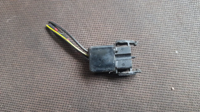 MERCEDES W124 W201 Stecker 0125450428 2 polig, zum Auslöten EUR 5,90 ...