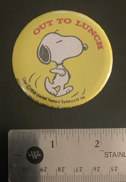 VINTAGE SNOOPY PEANUTS OUT TO LUNCH 2.25" inch Button Pinback - 1958 ...