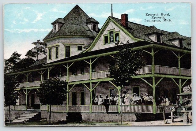 LUDINGTON MICHIGAN~CLOSEUP HOTEL di Epworth~Turisti sotto portico~Auto ...