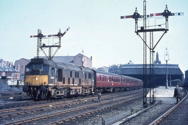 TRANSPORT RAILWAY COLOUR Rail Slide D5144 Dundee West Station 1965 £2. ...