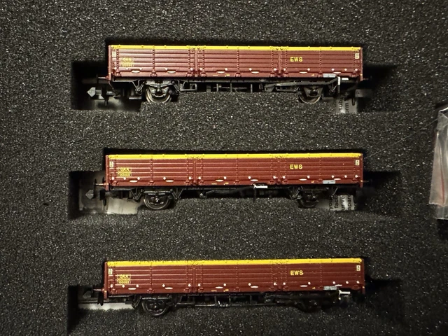 RAPIDO 956006 (N Gauge) Ex BR, OAA Wagon No’s. 100082 / 88 / 90. Tipple ...