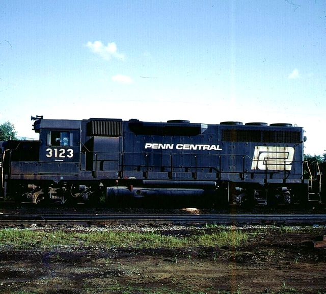 DIAPOSITIVE KODACHROME ORIGINALE Conrail Gp-40 #3123 Collinwood Yard 24 Juillet 1976 EUR 3,52 ...