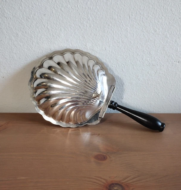VINTAGE ONEIDA SILVERPLATE Clam Shell Silent Butler Crumb Catcher £24. ...