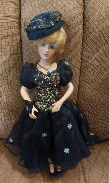 JANUS NOSTALGIE PUPPE "Diana" ca. 41cm aus Bisque-Porzellan mit ...