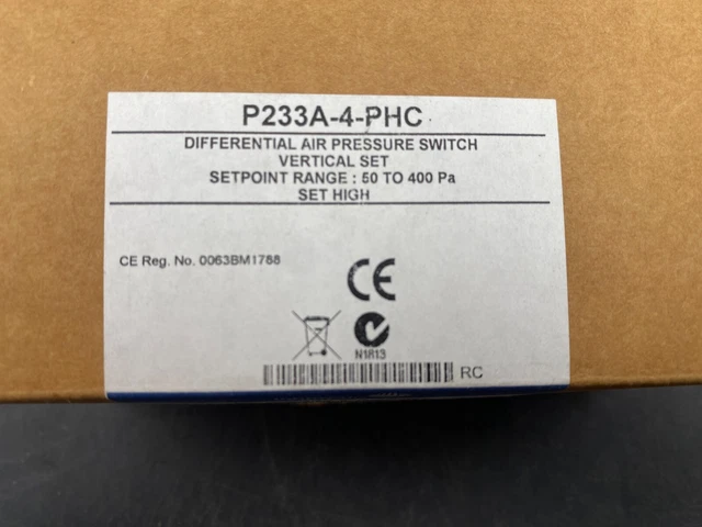 NEW JOHNSON CONTROLS P233A-4-PHC Differential Air Pressure Switch £64. ...