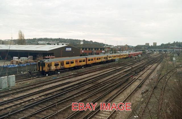 PHOTO LONDON Livery Class 455 At Guildford In Feb 2007 £1.65 - PicClick UK