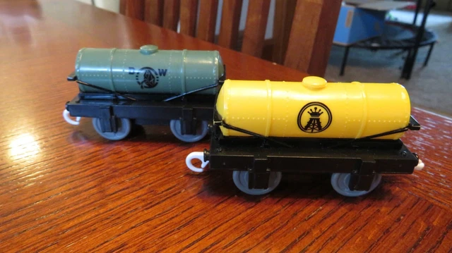 THOMAS & FRIENDS Trackmaster Train Tank Engine Diesel Oil Fuel Tanker ...