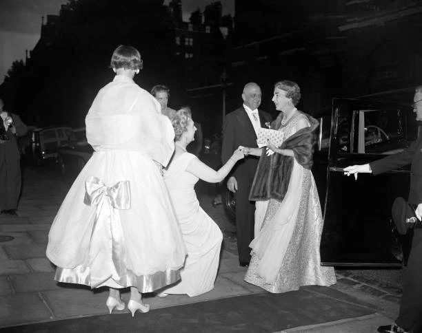 CURTSEY FOR QUEEN Ingrid of Denmark from Madame Vincens de Ste - 1958 ...