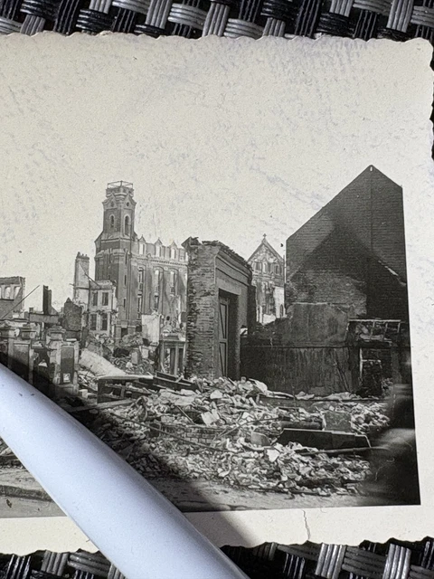 ORIG. FOTO STRASSENSZENE Frankreich zerstörte Kirche 1940 2. WK EUR 18 ...