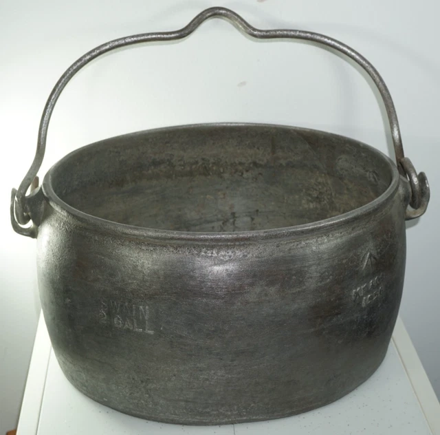 VINTAGE SWAIN WW1 2 gallon cast Iron Military Romany Gypsy Cooking Pot ...