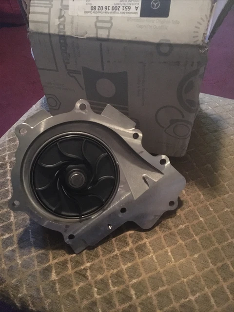NEW GENUINE COOLANT Pump Mercedes W205 W213 W257 W253 A0005000900 ...