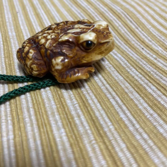 ANTIQUE JAPANESE NETSUKE Frog Hand-Carved Edo/Meiji Era Collectible £ ...