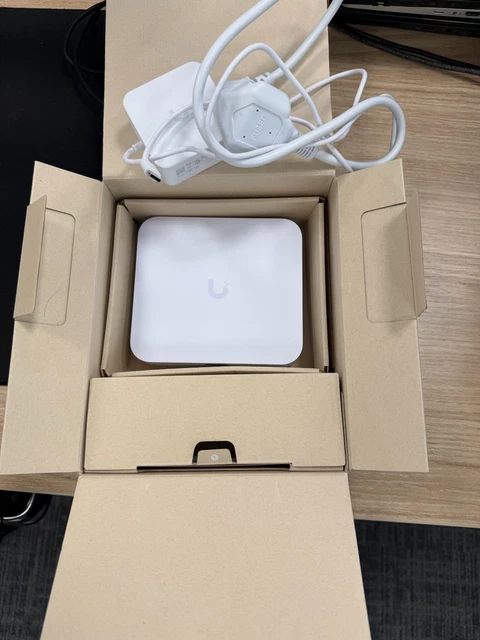 UBIQUITI UCG-MAX UNIFI Cloud Gateway Max Compact 2.5 Gbe Cloud Gateway ...