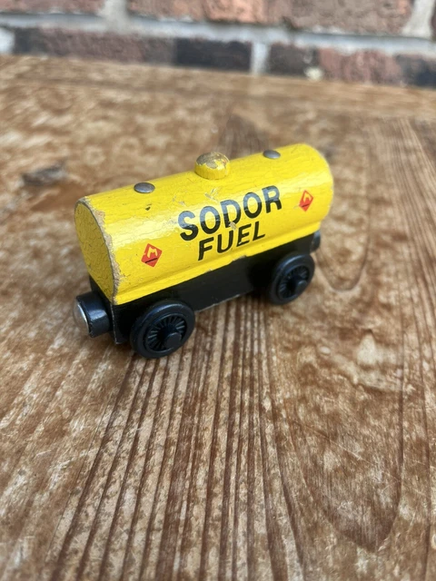 THOMAS THE TANK Engine & Friends Wooden Train - SODOR FUEL TANKER EUR ...