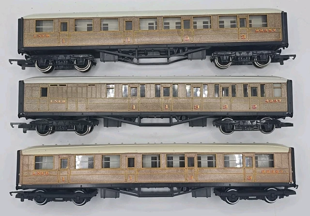 HORNBY LNER TEAK Coaches 4237 Brake Coach & 2x 22357 Composite Coach ...