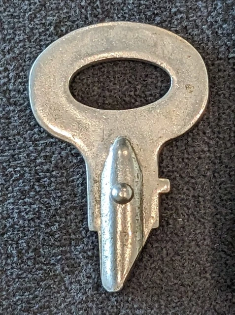 VINTAGE ORIGINAL TRACTOR Key Farmall Case International Delco Remy D-R ...