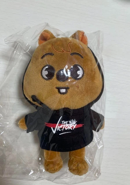STRAY KIDS SKZOO Han Quokka Official Mini Plush Doll The Victory Ver. £ ...