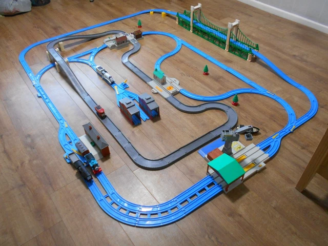 TOMY TRACKMASTER THOMAS the tank engine train set trains stations large ...