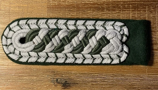 ORIGINAL WEHRMACHT SOLDIERS Epaulettes Uniform WW2 WW2 German Reich £0. ...