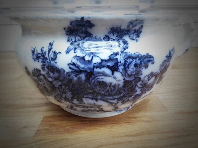 A VICTORIAN ERA Staffordshire Made Ceramic Chamber Pot £105.00 ...