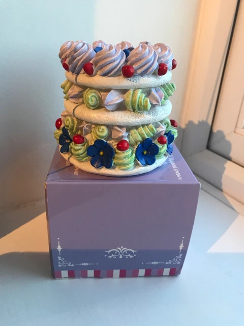 HARRY POTTER GEEKGEAR Aunt Petunia’s Pudding cake Replica / Dobby £29. ...