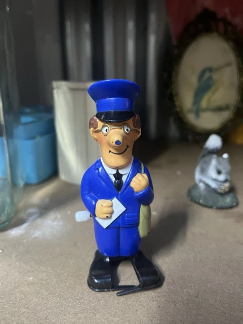 RARE VINTAGE POSTMAN Pat Figure - 1984 ERTL Wind Up Walking POSTMAN PAT ...