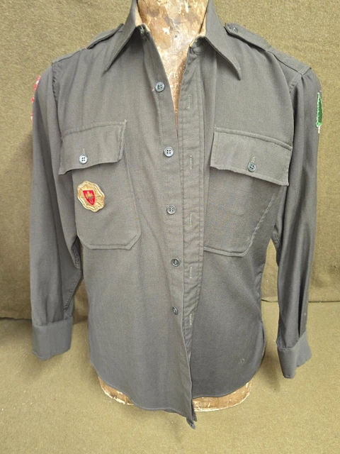 WWII US ARMY Uniform Shirt with Patches and Artillery School Device £59 ...