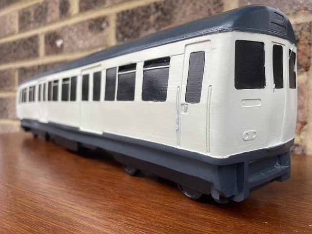 BIG MET LONDON Underground Train Model £55.00 - PicClick UK