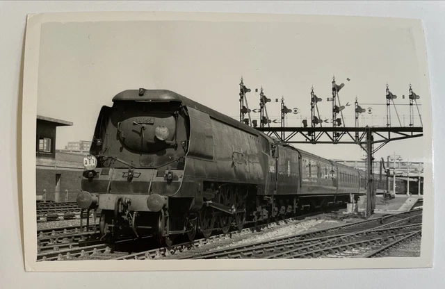 BR RAILWAY LOCOMOTIVE Photograph West Country Class Unrebuilt 34095 F85 ...