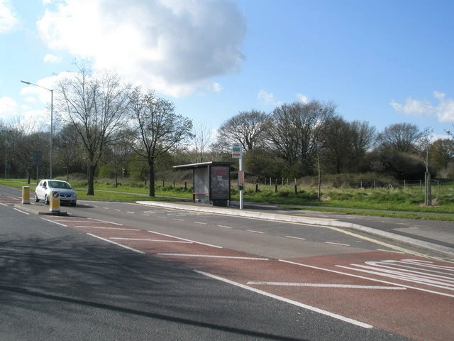 PHOTO 6X4 BUS stop at far western end of Purbrook Way Havant c2008 EUR ...
