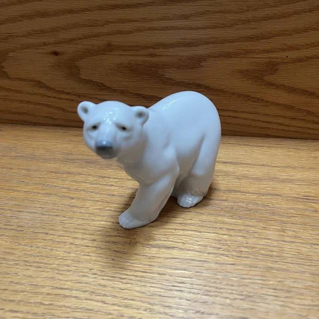 BEAUTIFUL LLADRO POLAR Bear Porcelain Figurine of a moving Polar Bear ...