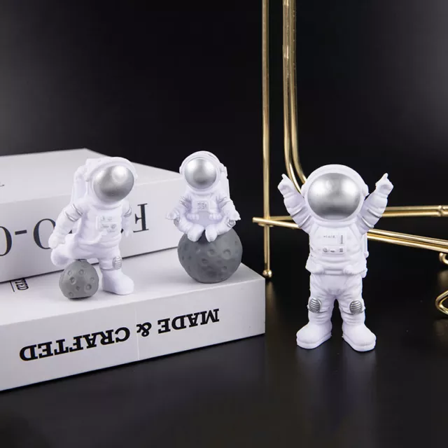 PLASTIC ASTRONAUT FIGURE Statue Figurine Spaceman Sculpture Educational ...
