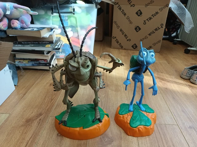 DISNEY PIXAR A Bug's Life Electronic Talking Flik Room Guard & Hopper ...