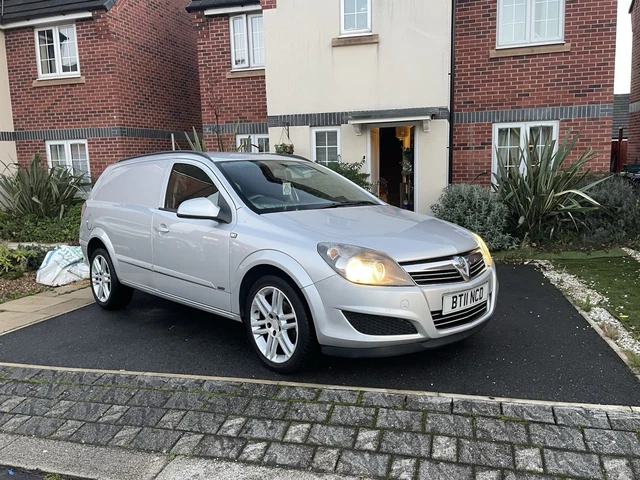 VAUXHALL ASTRA VAN Sportive 2011 MOT 26 £2,695.00 - PicClick UK