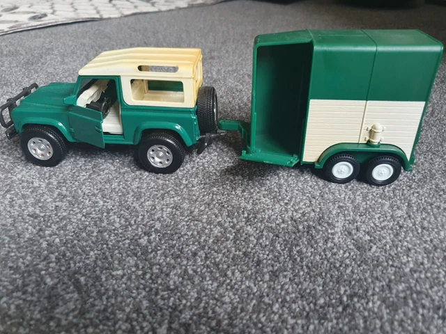 LAND ROVER DEFENDER with Horsebox : 1/24 Scale? £16.32 - PicClick UK