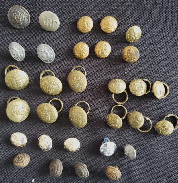 WW1 / WW2 British Army Regimental Uniform Buttons - Collection of 33 £2 ...