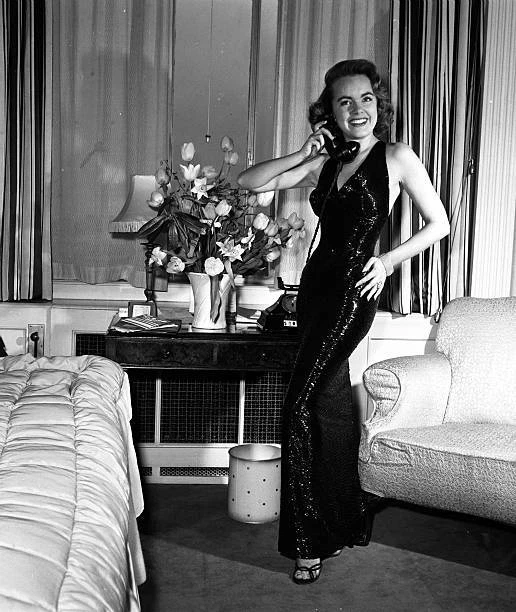AMERICAN ACTRESS TERRY Moore In Her Hotel Room 1955 OLD PHOTO 1 EUR 6 ...