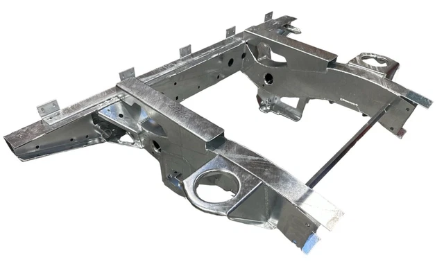 GALVANISED REAR CROSSMEMBER 1/4 Chassis for Land Rover Defender 90 Td5 ...