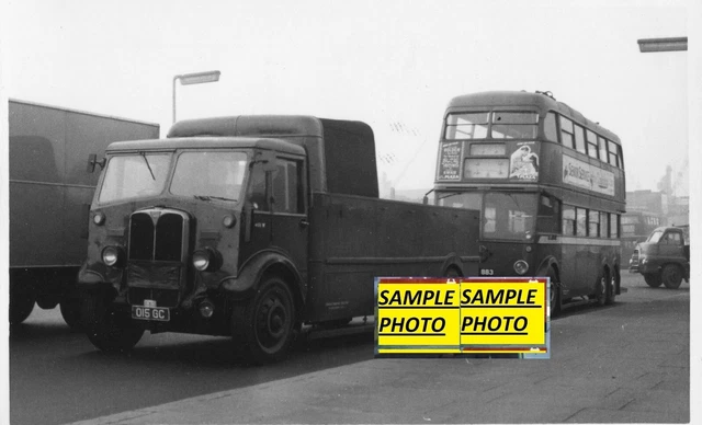 LONDON TRANSPORT B&W Bus Photograph-Trolleybus 1883 on tow by 015 GC £1 ...