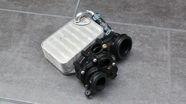 AUDI A5 F5 A4 8W A6 A7 4K A8 4N 3.0 TDI Ölkühler Kühler 1.640 km ...