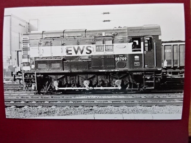 PHOTO CLASS 08 Shunter 08709 At Rugby Ews Livery 26/9/02 £2.20 ...