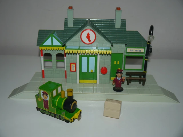 POSTMAN PAT GREENDALE Train Station Aj Figure Die-cast Greendale Rocket ...