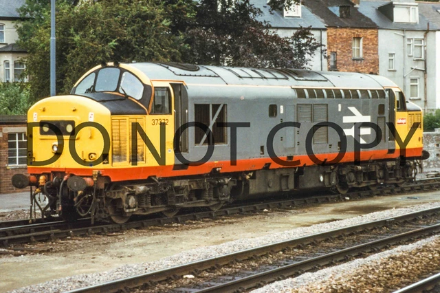 UK DIESEL TRAIN Railway Photograph Of Class 37 37372 Loco. Rm37-1080 £1 ...