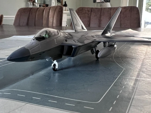 LOCKHEED MARTIN F-22 Raptor Fighter Metal Model Aircraft 1:100 New £22. ...