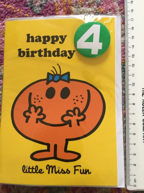 MR MEN LITTLE Miss Happy Birthday Card Little Miss Fun avec 4 Insigne ...